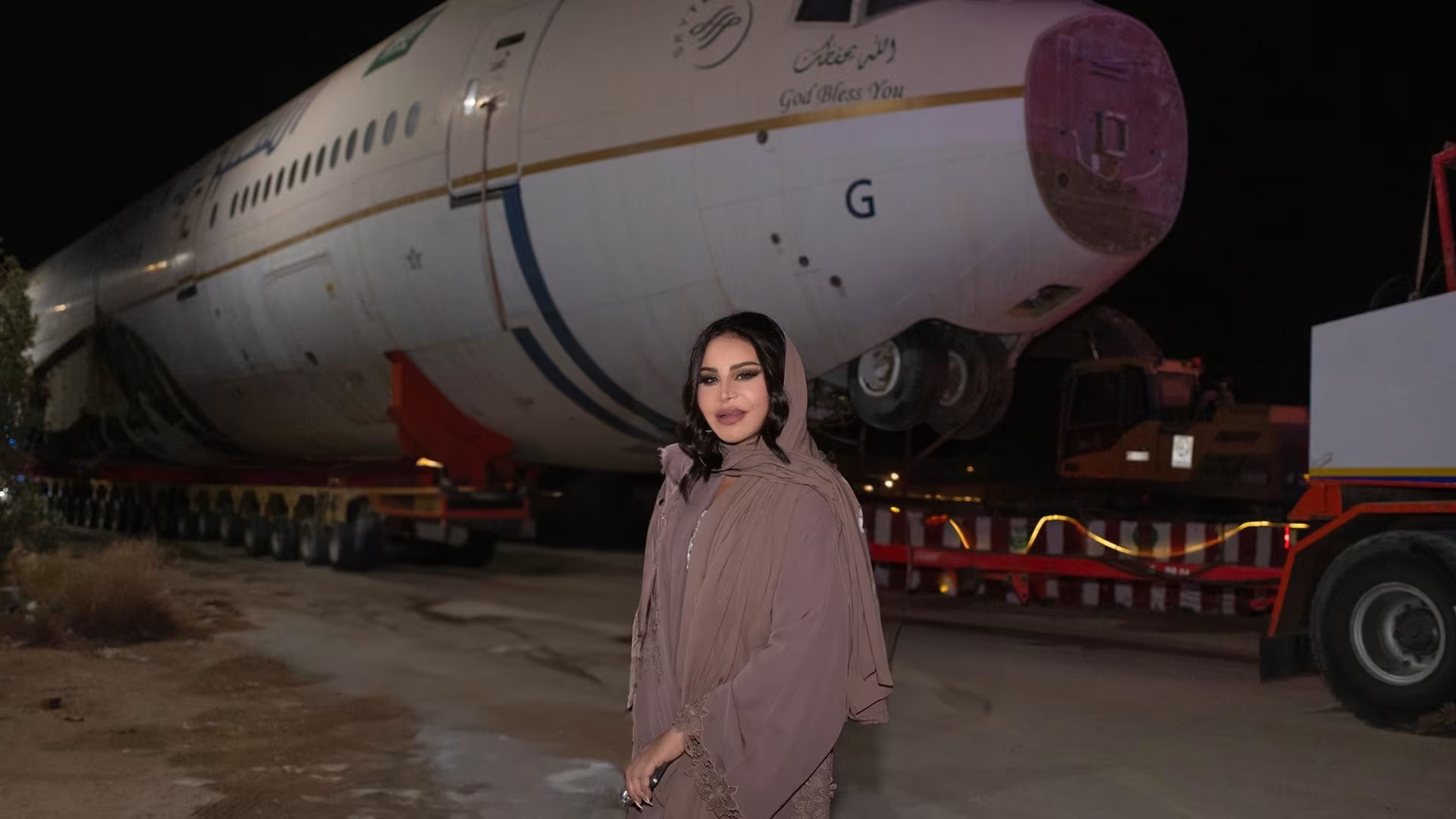 ‘The Queen’ Ahlam Al-Shamsi Interacts with Saudi Arabia’s Boeing 777 ...
